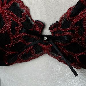 vassarette | Intimates & Sleepwear | Vassarette Black Vneck Underwire ...